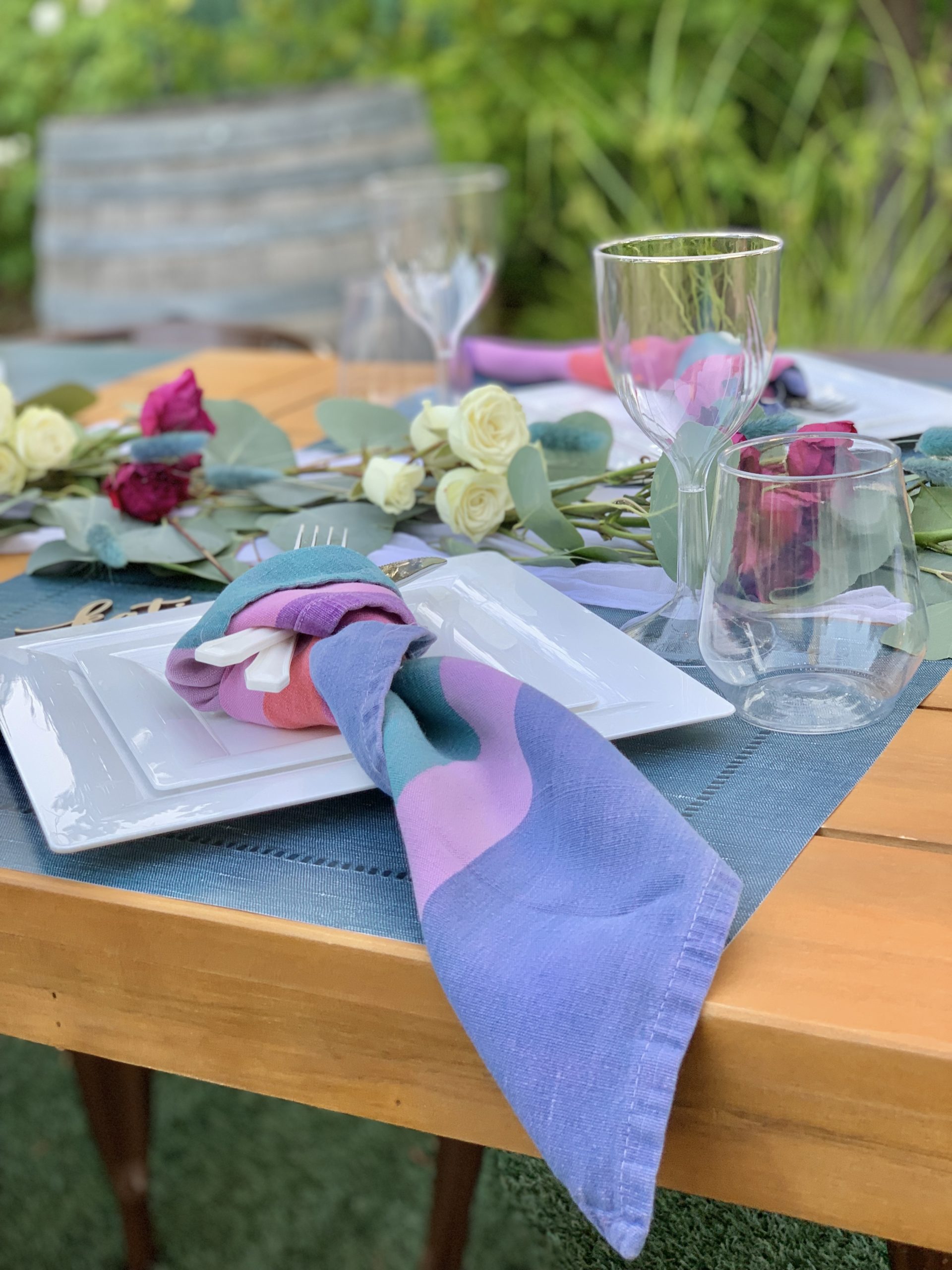 Easy Entertaining with Tableluxe - Pop of Gold