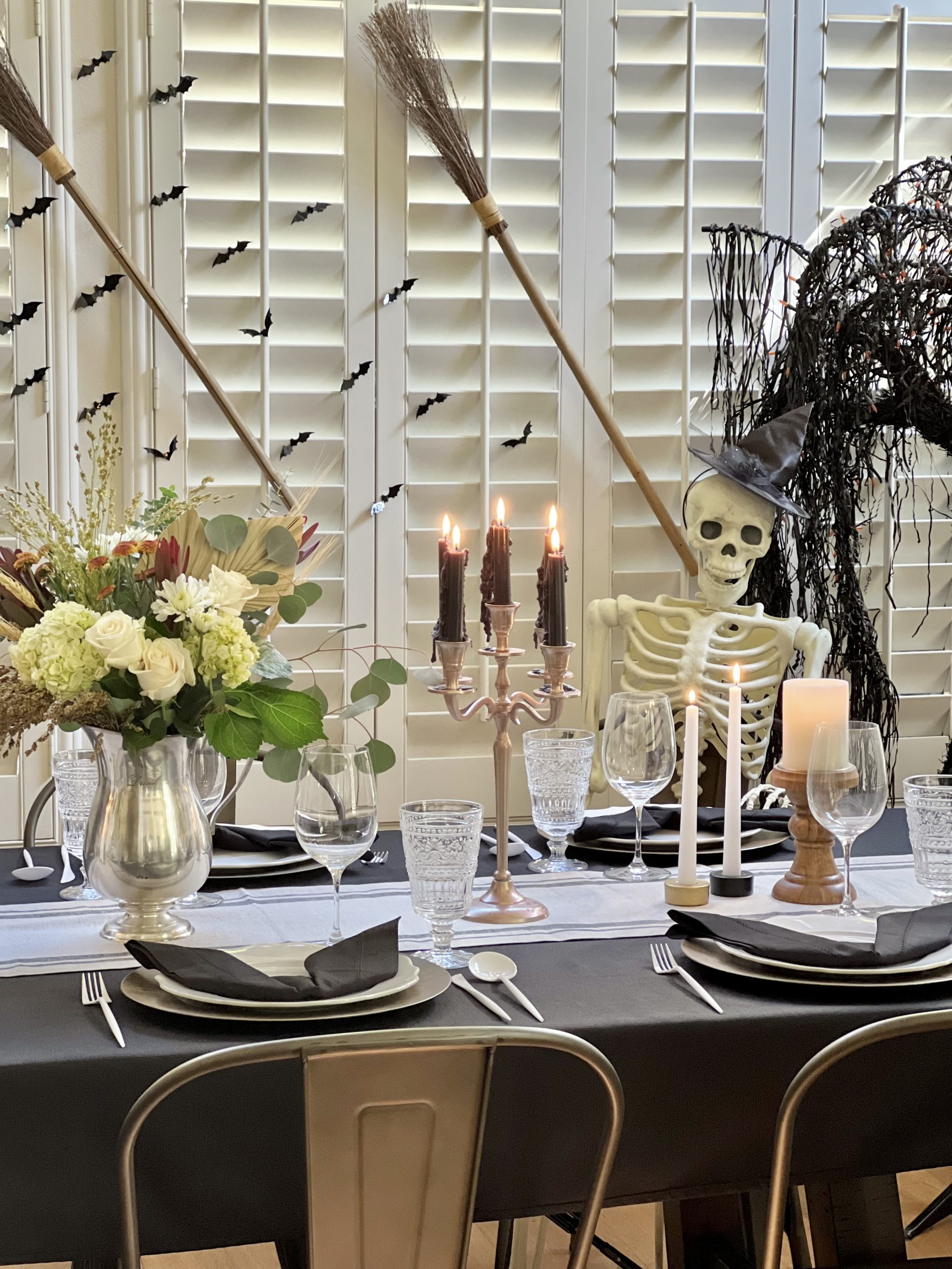 A Haunted Dinner Party - Pop of Gold