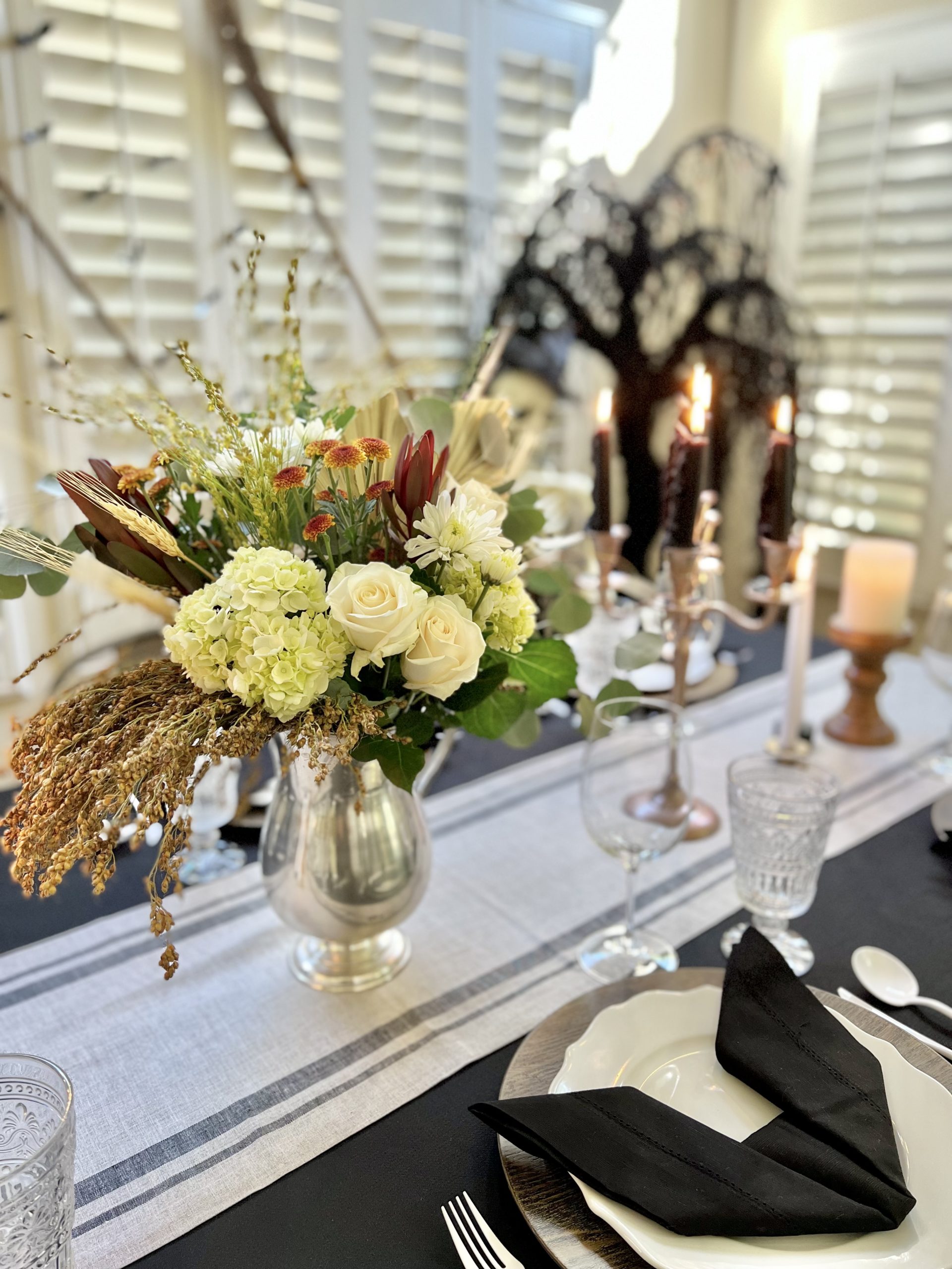 A Haunted Dinner Party - Pop of Gold