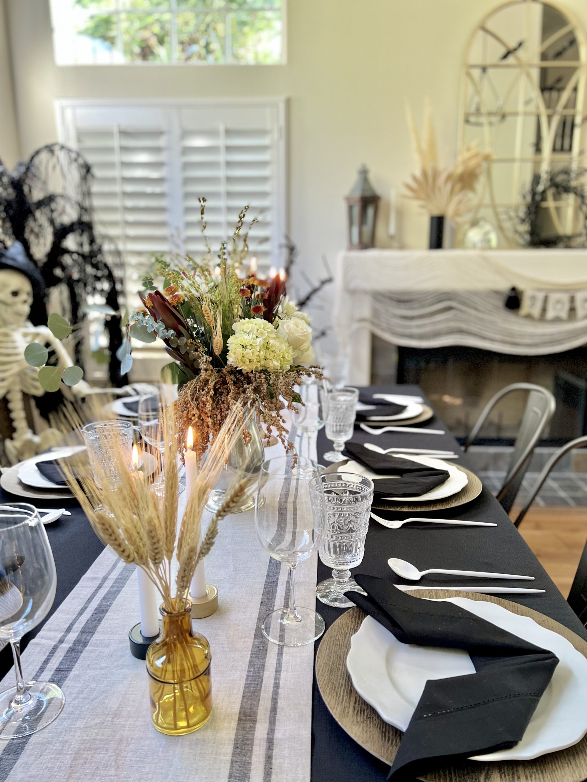 A Haunted Dinner Party - Pop of Gold