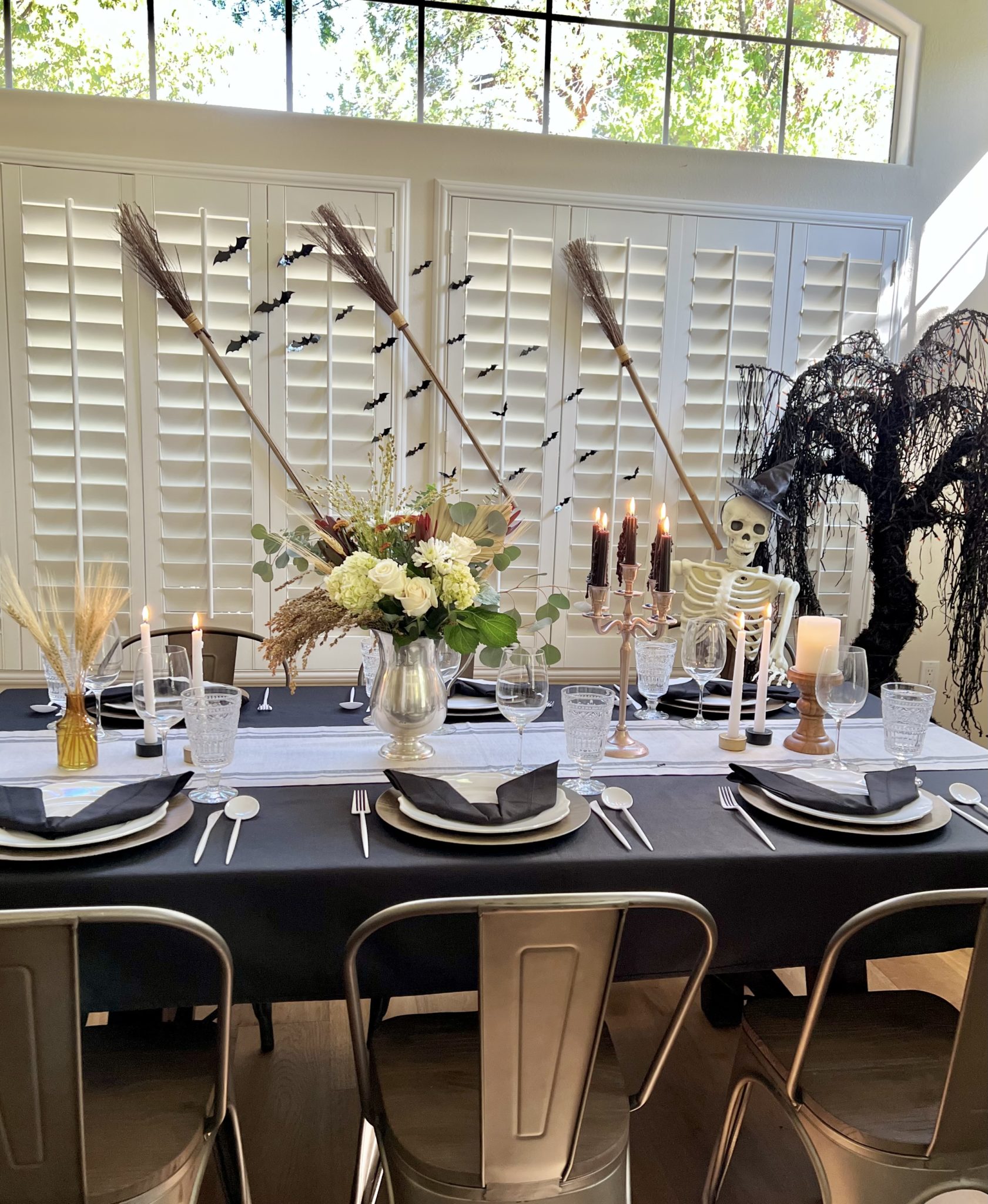 A Haunted Dinner Party - Pop of Gold