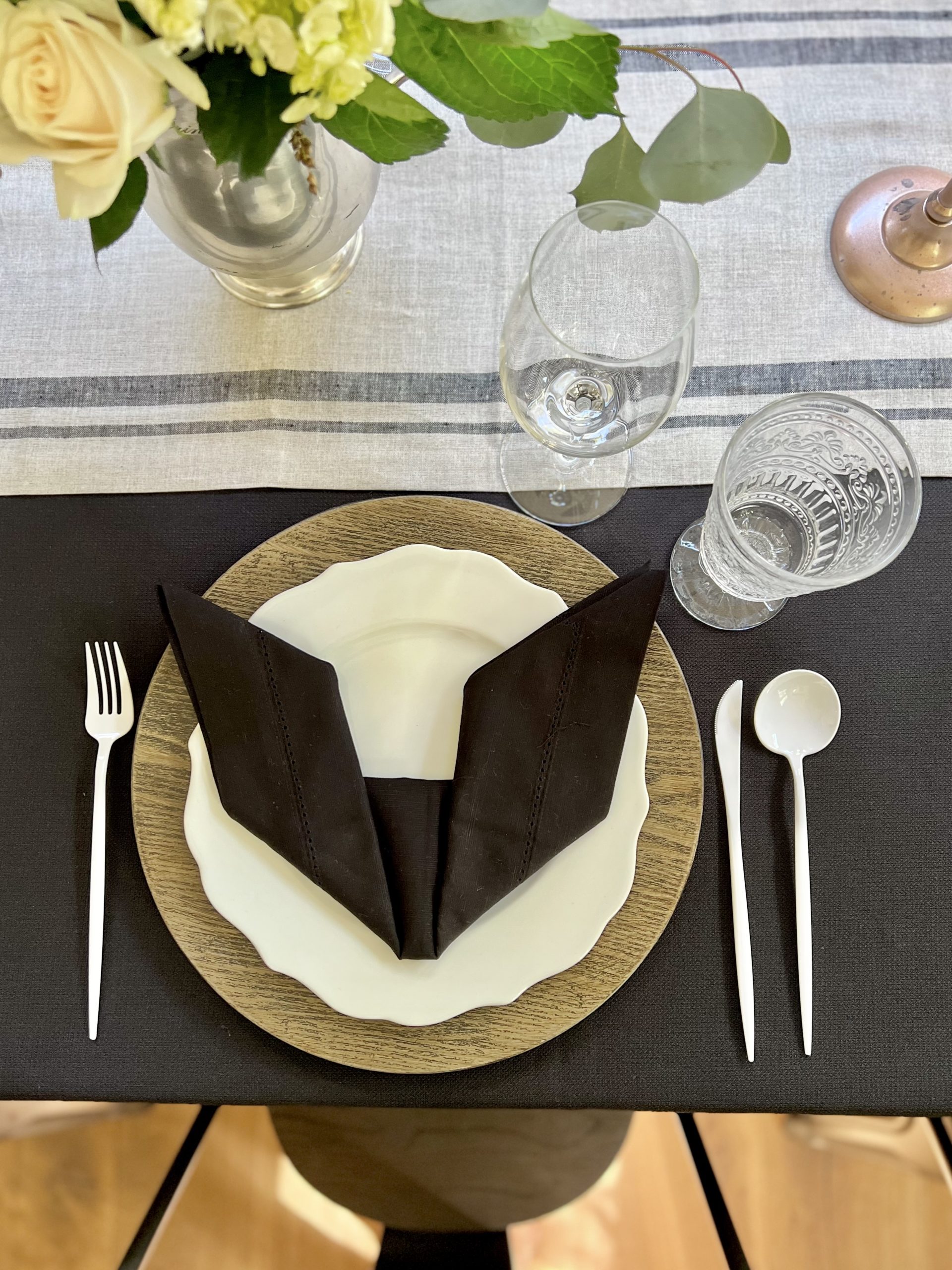 A Haunted Dinner Party - Pop of Gold