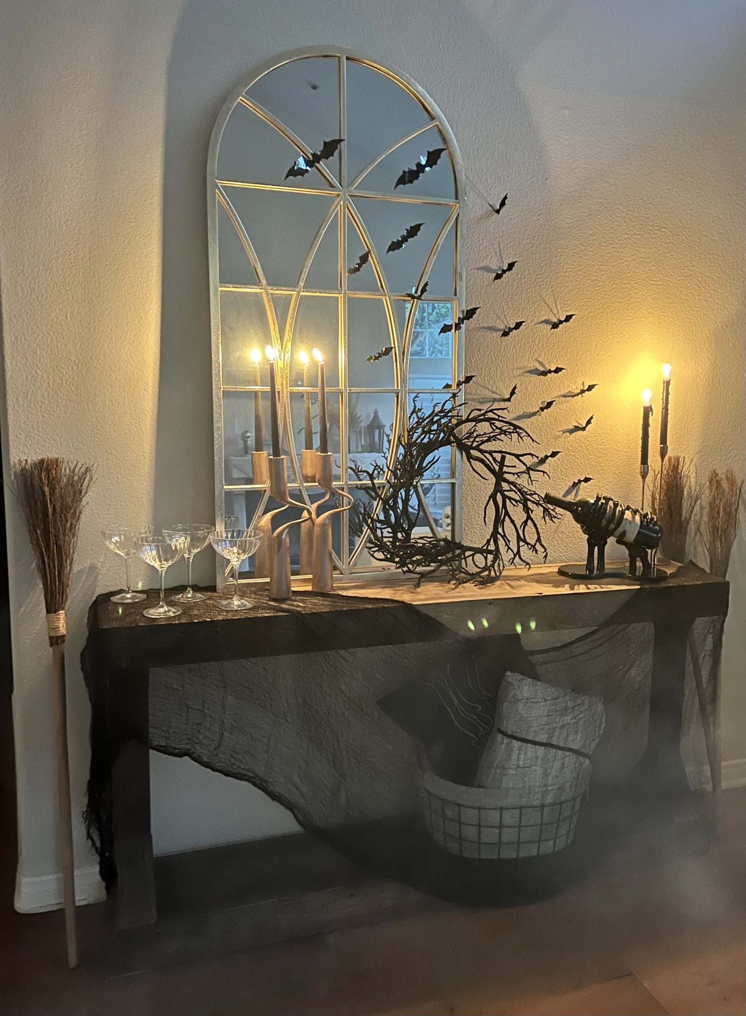 A Haunted Dinner Party - Pop of Gold