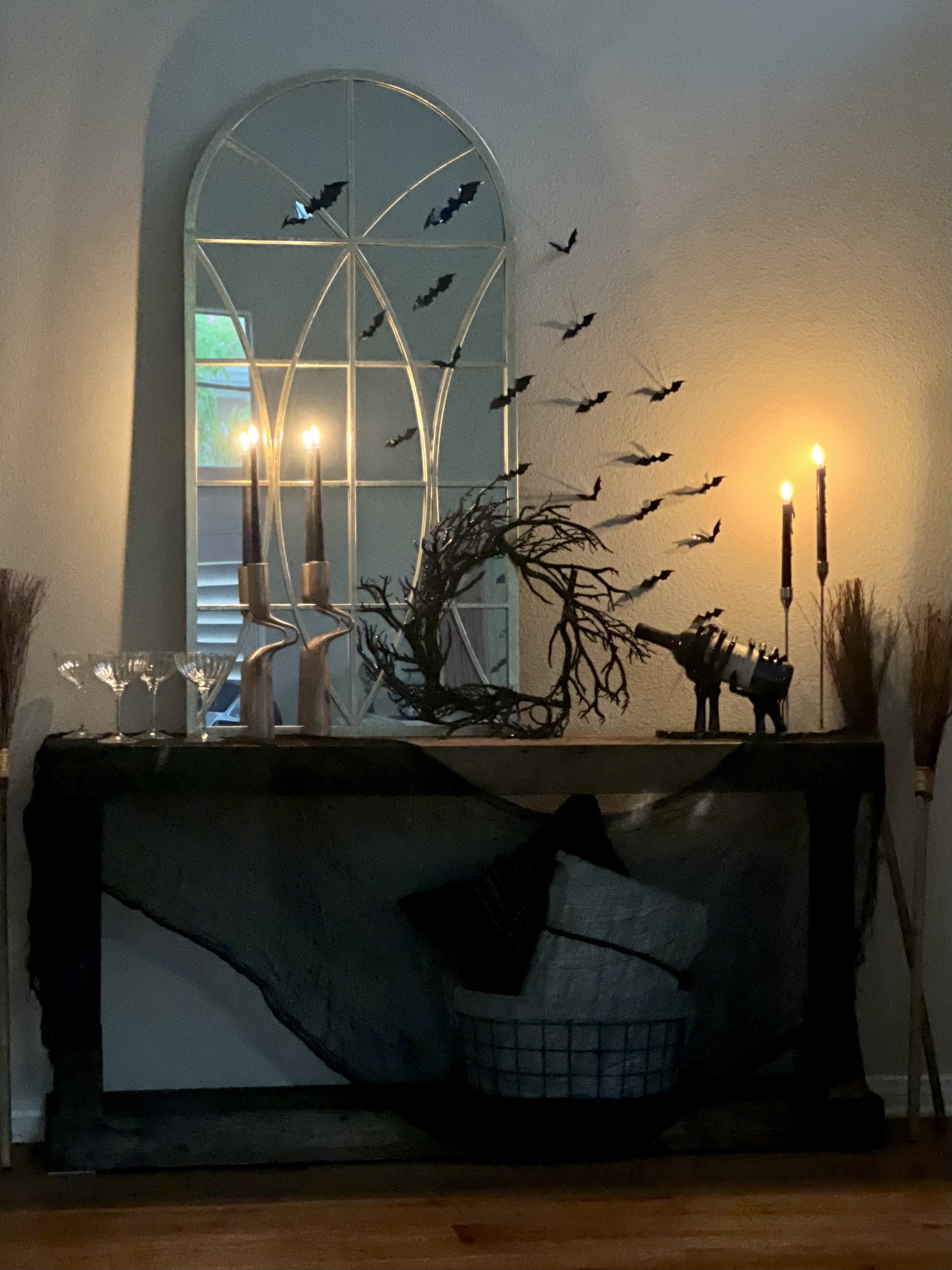 A Haunted Dinner Party - Pop of Gold