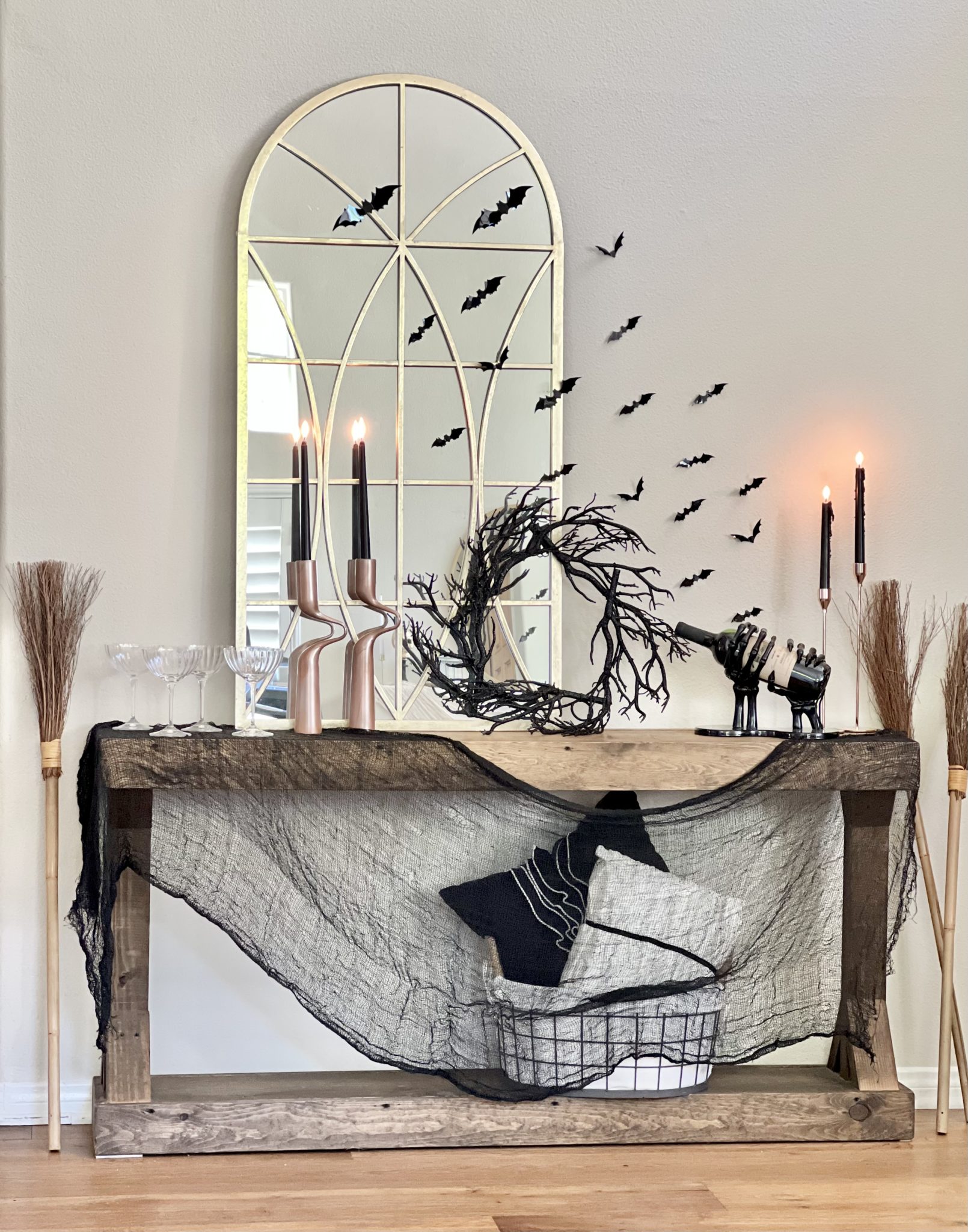 A Haunted Dinner Party - Pop of Gold