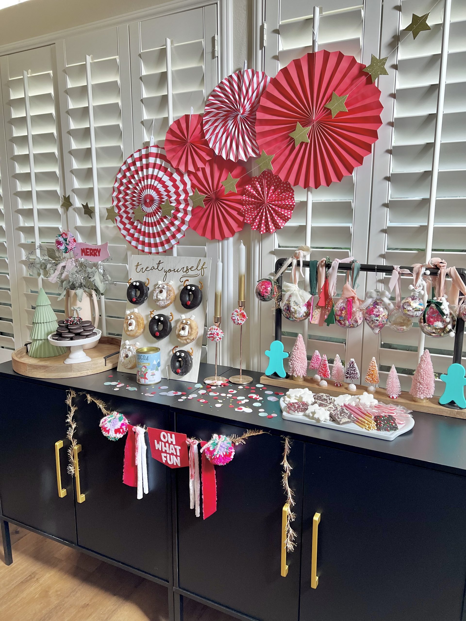 Red and Pink Kids Christmas Party - Pop of Gold